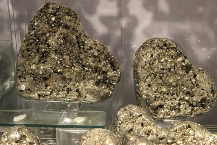 Nieuwe stenen na inkoopreis en ook pallets die zijn binnengekomen ...